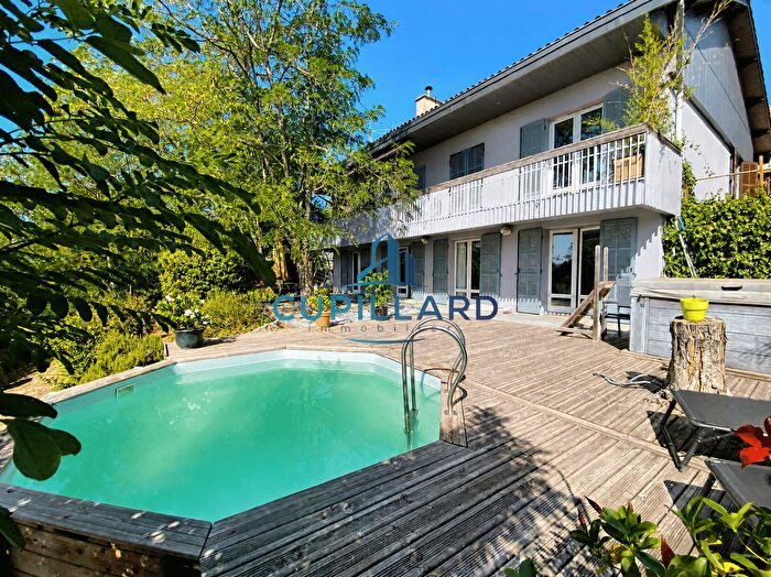 Maison 13 pièces à Saint-Léger-sur-Roanne, à vendre