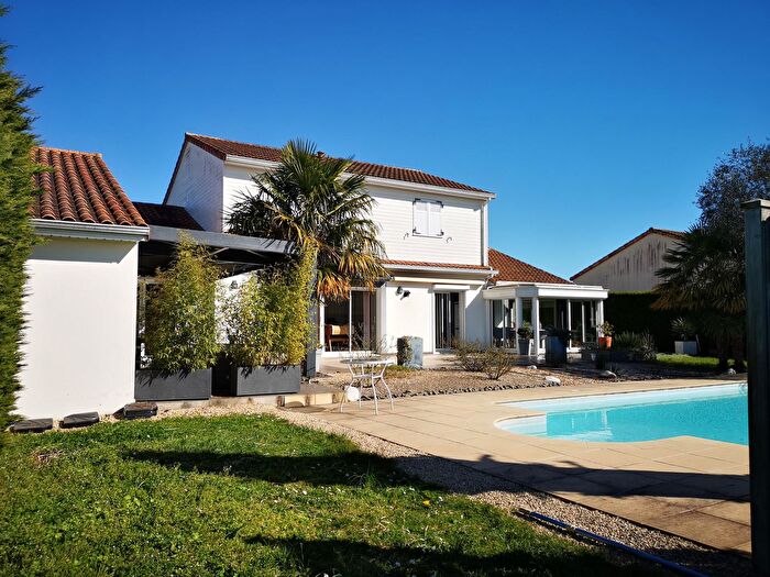 Maison à vendre - Bonneuil-Matours - 7 pièces - 5 chambres