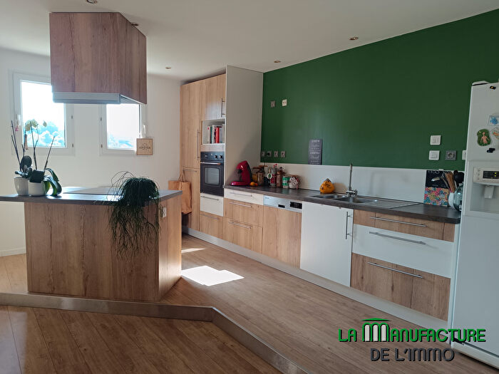 Appartement à vendre - Saint-Victor-Malescours - 4 pièces - 3 chambres