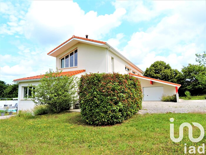 Maison à vendre - Roussines - 8 pièces - 4 chambres