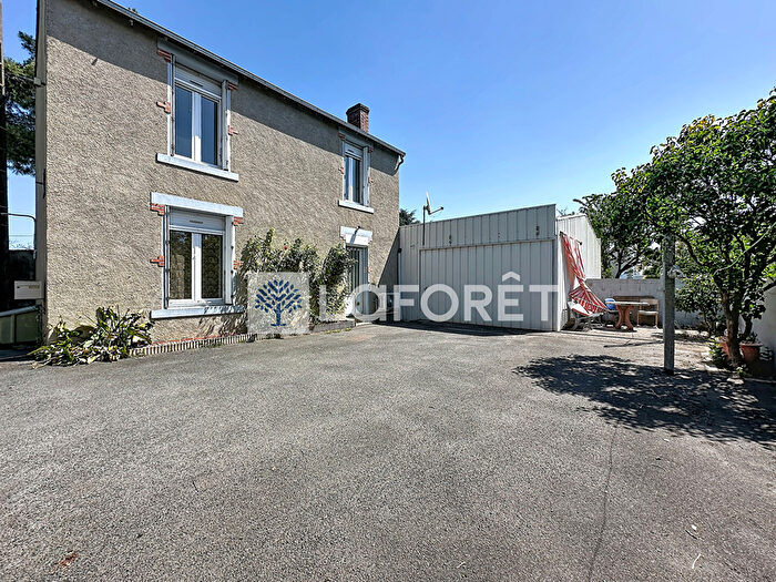 Maison 4 pièces à vendre à Saint-Varent