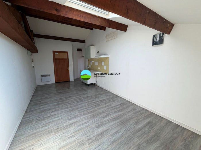 Secteur Sud, Pernes-les-Fontaines : Appartement 2 pièces à louer