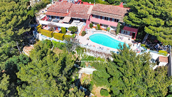 Maison 17 pièces à vendre - Bormes-les-Mimosas, Centre-ville, Le Pin