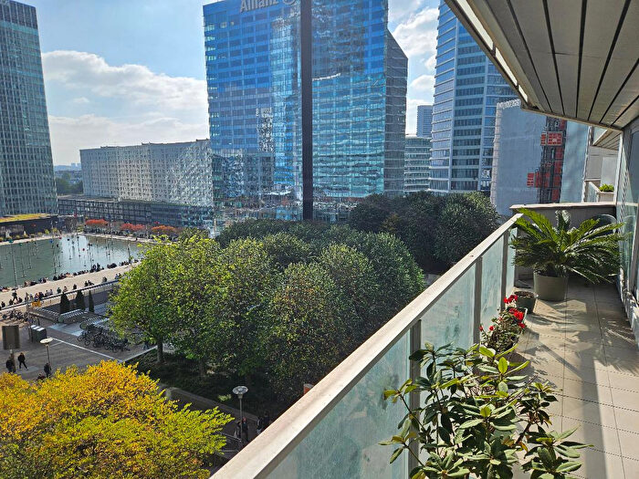 Appartement à vendre - Courbevoie, Gambetta, La Défense - 3 pièces - 2 chambres