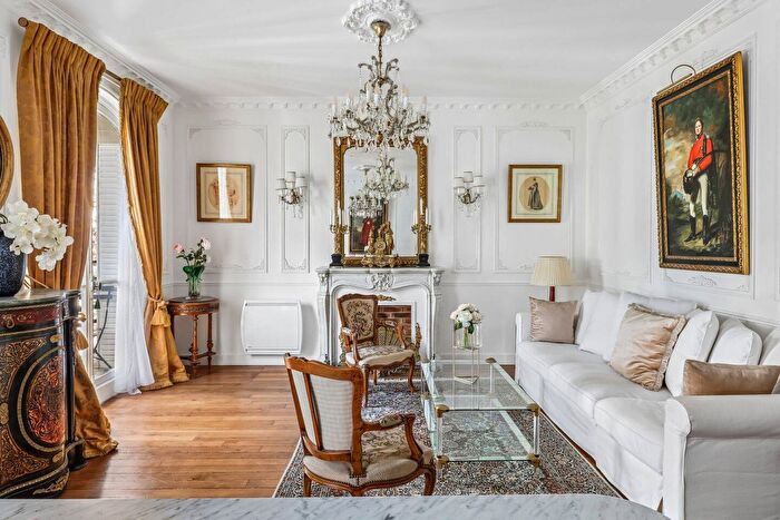 Appartement à louer - Chaillot, Paris ème arrondissement - 3 pièces - 2 chambres