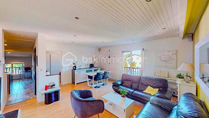 Appartement à vendre - Cambo-les-Bains - 4 pièces - 3 chambres