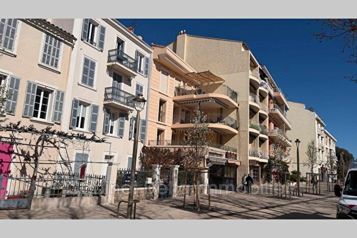 Appartement à louer - Centre Ville, Sanary-sur-Mer - 1 pièce