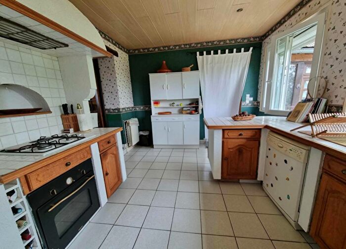 Maison à vendre - Naintré - 7 pièces - 5 chambres