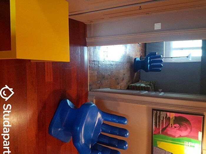 Appartement à louer - Centre Ville, Reims - 1 pièce - 4 chambres