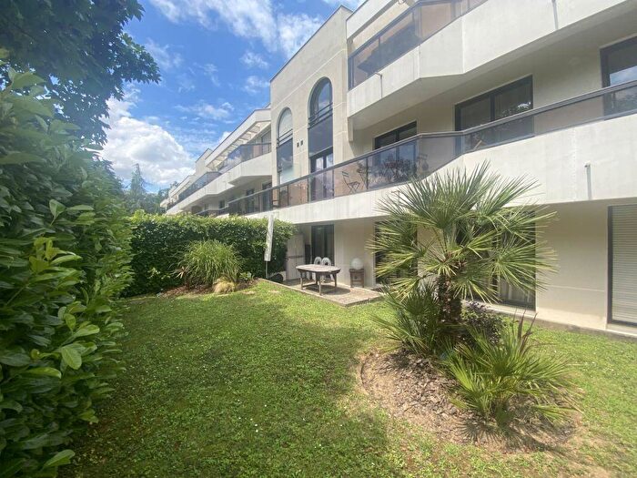 Appartement à louer - Le-Perollier, Écully - 5 pièces - 3 chambres