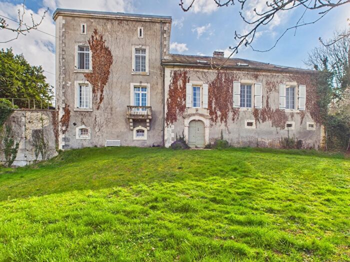 Maison à vendre - Saint-Méard-de-Drône - 17 pièces - 7 chambres