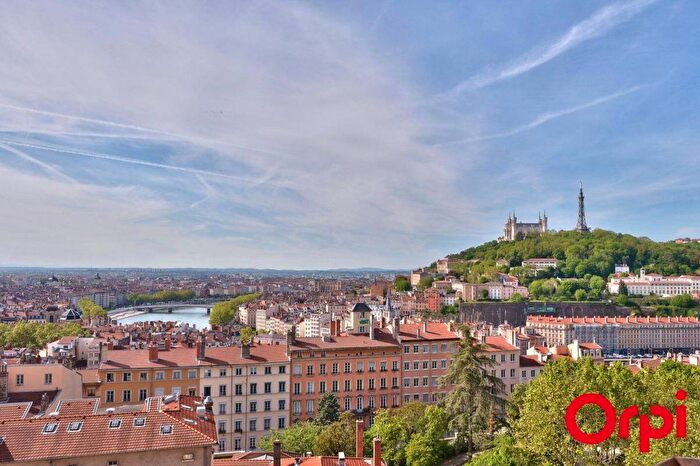 Appartement à louer - Saint Vincent, Lyon er arrondissement - 4 pièces - 3 chambres