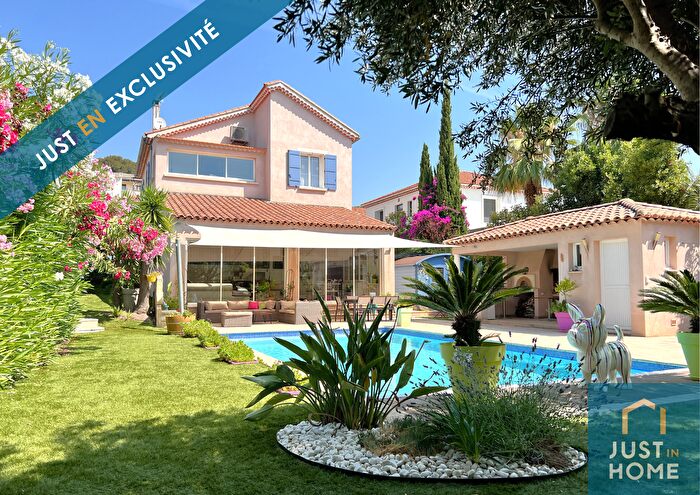 Maison à vendre - Sanary-sur-Mer, Centre-ville, Port - 10 pièces - 5 chambres