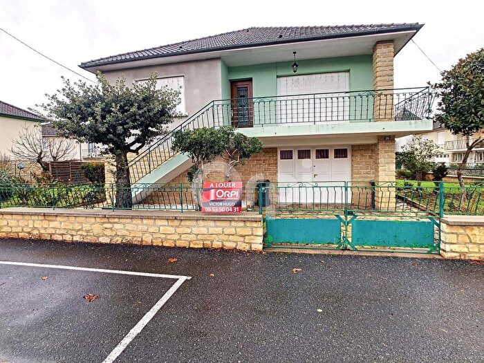 Maison à louer - Urbain, Terrasson-Lavilledieu - 4 pièces - 3 chambres