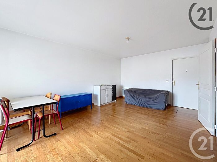 Montereau-Fault-Yonne, Ville basse : Appartement 2 pièces à louer