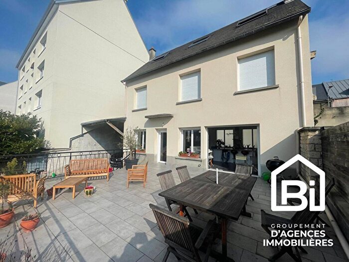 Maison à louer - Le Port, Caen - 7 pièces - 5 chambres