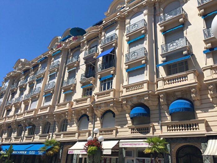 Appartement à louer - Nice, Promenade des Anglais, Rue de France - 2 pièces - 1 chambre