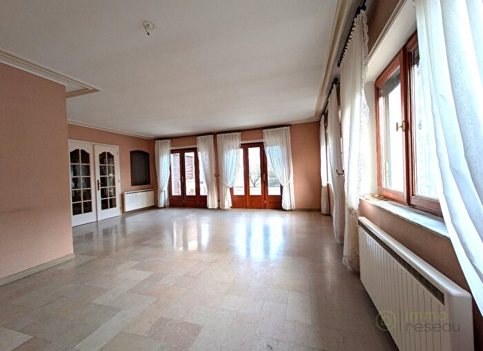 Courcelles-Chaussy : Maison 9 pièces à vendre