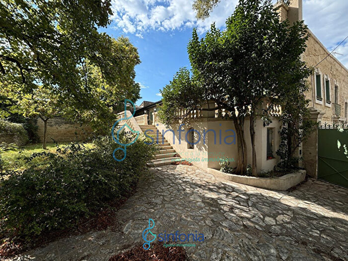 Maison à vendre - Gallargues-le-Montueux - 10 pièces - 6 chambres