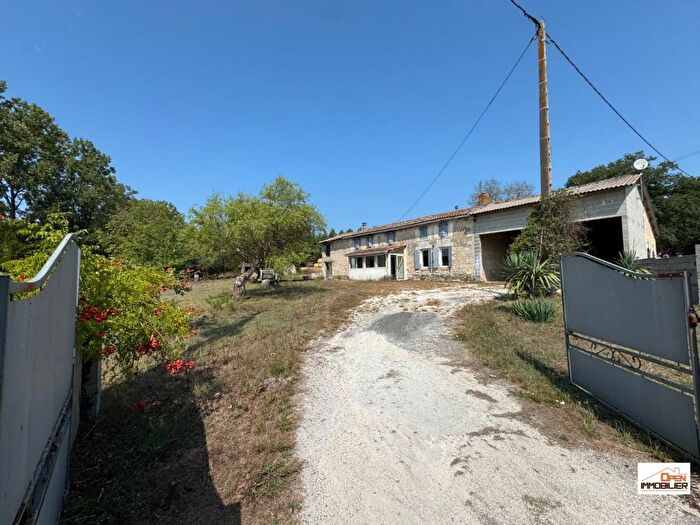 Condéon : Maison 6 pièces à vendre