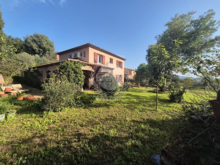 Maison à vendre - Le Plan-de-la-Tour - 5 pièces - 4 chambres