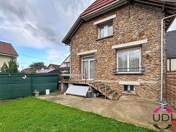 Maison à vendre - Ballancourt-sur-Essonne - 5 pièces - 4 chambres