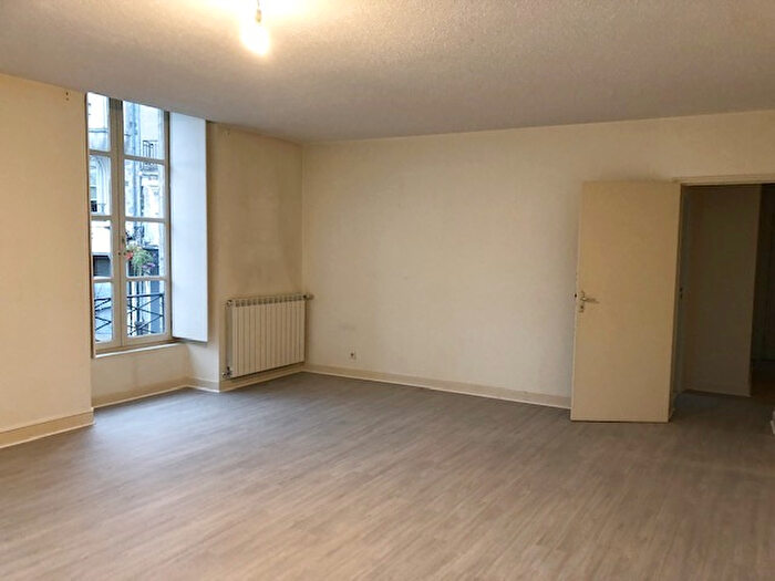 Appartement à louer - Aurillac, Centre-ville - 5 pièces - 3 chambres