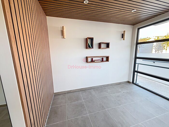 Appartement à vendre - Vitrolles, Centre-ville, Roucas, Les Pins, Le Liourat - 2 pièces - 1 chambre