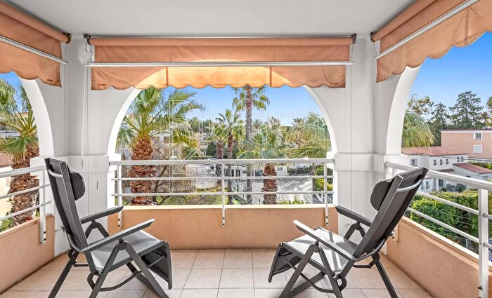 Appartement à vendre - Antibes, Antibes-les-Pins, Trianon, Le Fournel, Peyregoue - 3 pièces - 2 chambres