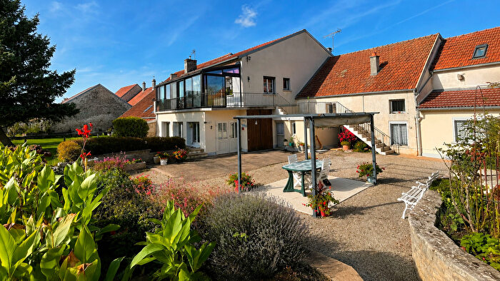 Maison 10 pièces à Bugnières, à vendre