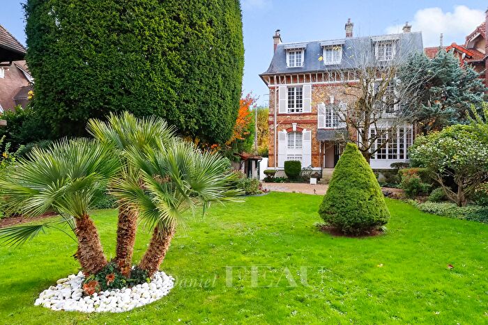 Maison 11 pièces à Versailles, à vendre