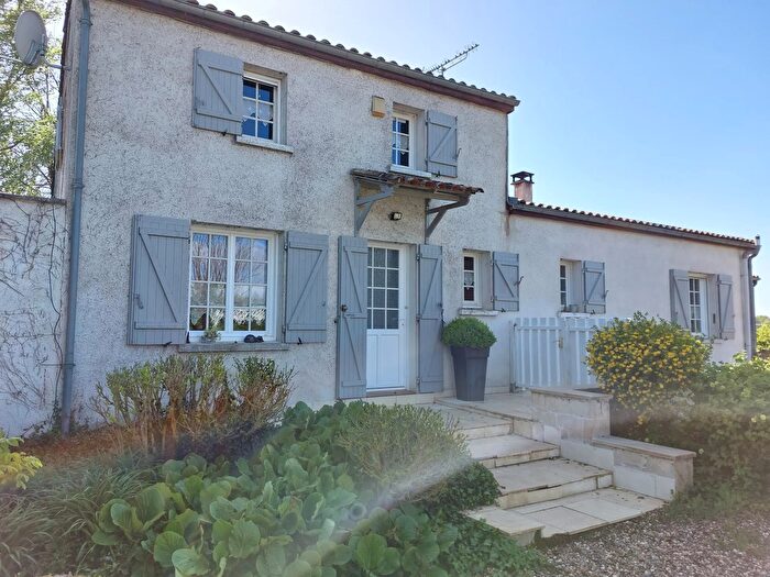 Maison à vendre - Jonzac - 7 pièces - 3 chambres