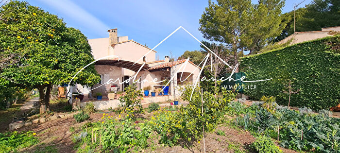 Maison 7 pièces à vendre à Saint-Mitre-les-Remparts