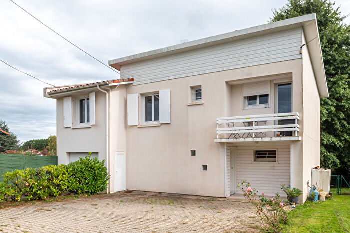 Maison à vendre - Hagetmau - 6 pièces - 4 chambres