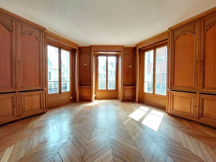 Europe, Paris 8ème arrondissement : Appartement 7 pièces à louer
