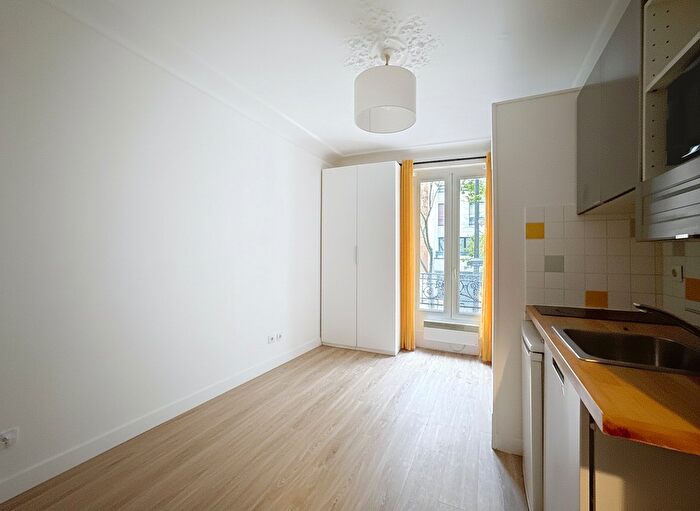 Appartement à vendre - Paris e , Grandes Carrières, Clichy - 1 pièce - 1 chambre