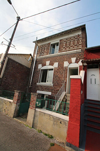 Maison à louer - Chauny, Centre-ville, Chaussée, Brouage, Beauséjour - 4 pièces - 2 chambres