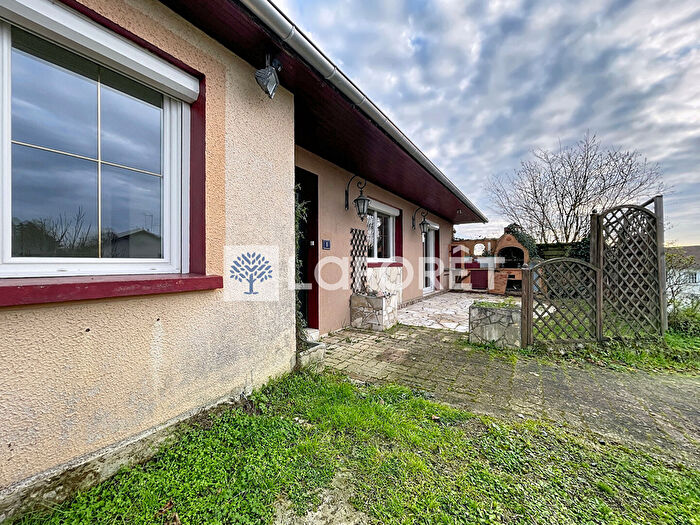 Châtillon-sur-Thouet : Maison 6 pièces à louer