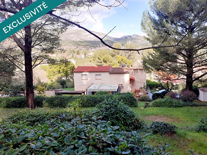 Maison à vendre - Roquevaire - 5 pièces - 4 chambres