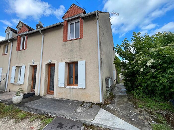 Maison à louer - Montcresson - 4 pièces - 3 chambres