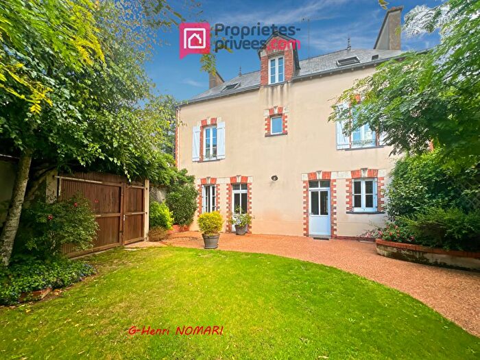 Maison à vendre - Châteaubriant, Centre-ville, Gare - 9 pièces - 6 chambres