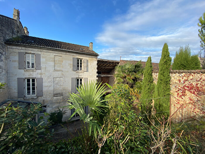 Maison à vendre - Châteauneuf-sur-Charente - 9 pièces - 5 chambres