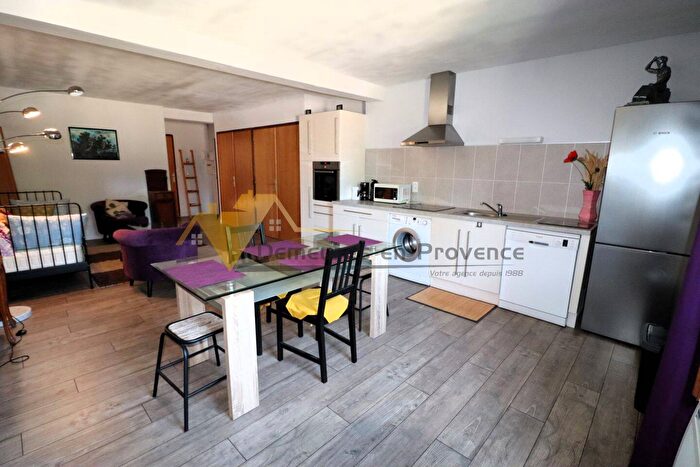 Est Nord, Vaison-la-Romaine : Appartement 2 pièces à louer