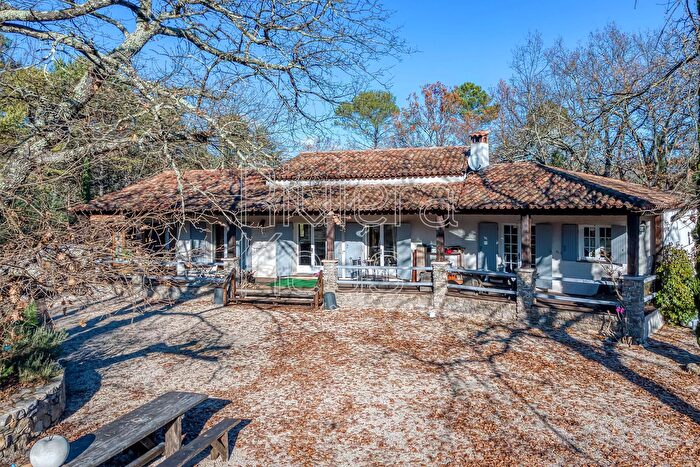 Maison à vendre - Tourrettes - 6 pièces - 5 chambres