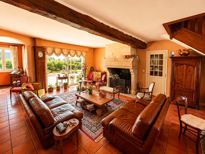Maison 8 pièces à Crécy-la-Chapelle, à vendre