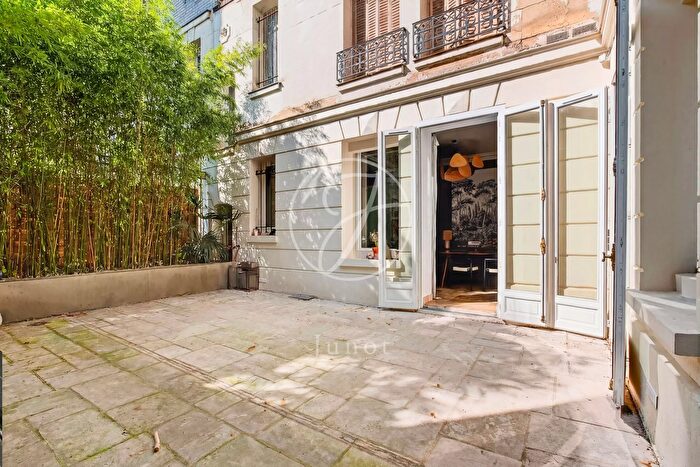 Appartement à vendre - Paris e  - 5 pièces - 3 chambres