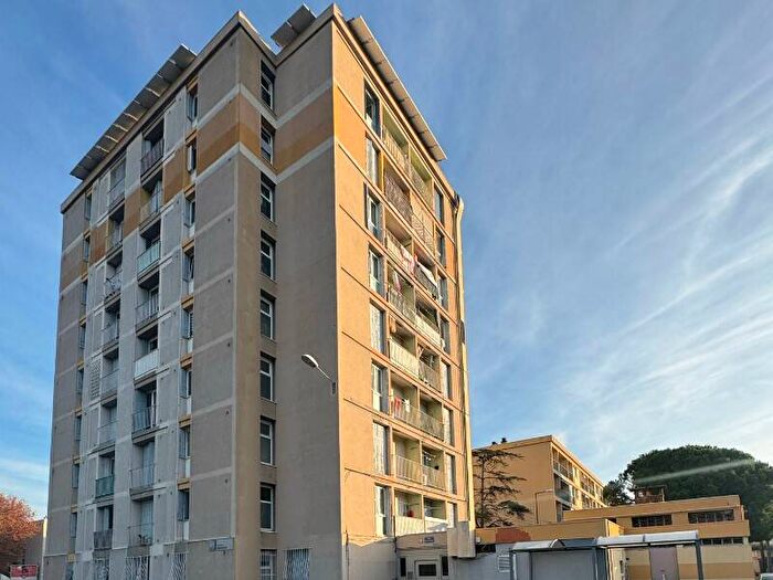 Appartement à louer - Fontcouverte, Avignon - 3 pièces