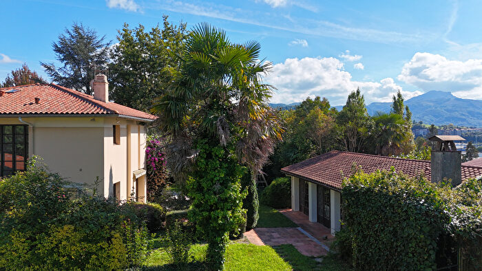 Maison à vendre - Hendaye, Ville - 6 pièces - 5 chambres