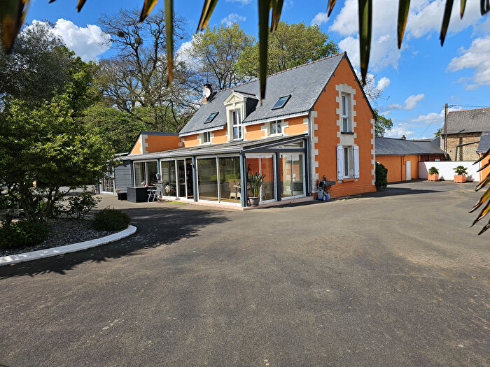 Maison à vendre - Châteaubriant, Centre-ville, Gare - 8 pièces - 3 chambres