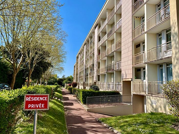 Appartement à louer - Fontenay-le-Fleury - 4 pièces - 3 chambres